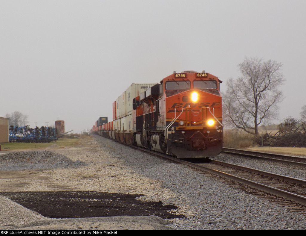 BNSF 6746